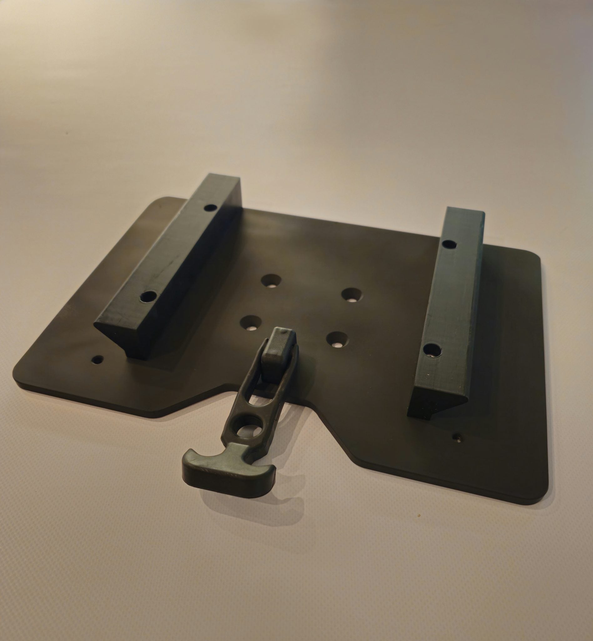 Fish Armor Docking Plate – Dewey Catchem & How